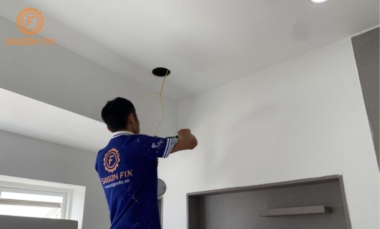Thay đèn âm trần thạch cao - Nhanh chóng, giá rẻ